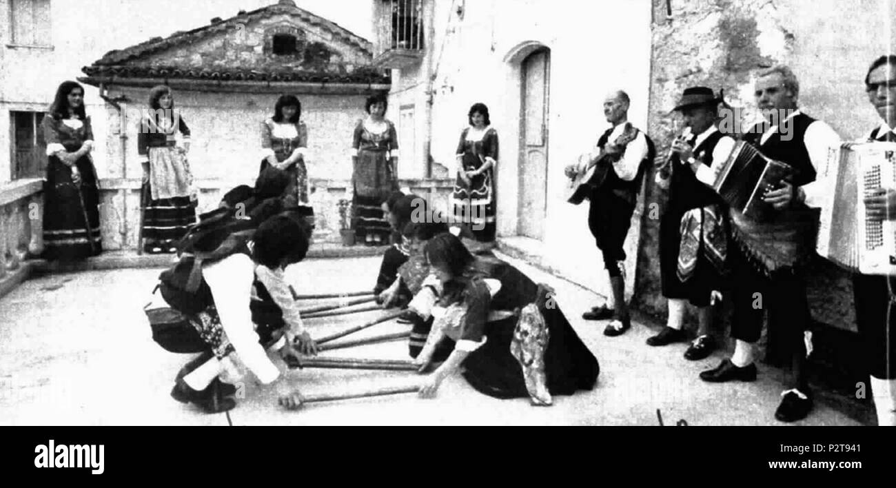 Traditional costume performance Black and White Stock Photos & Images ...