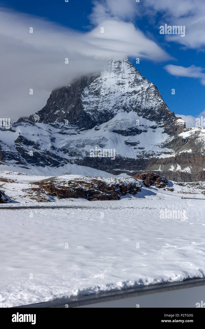 Winter view of mount Matterhorn, Canton of Valais, Alps, Switzerland ...