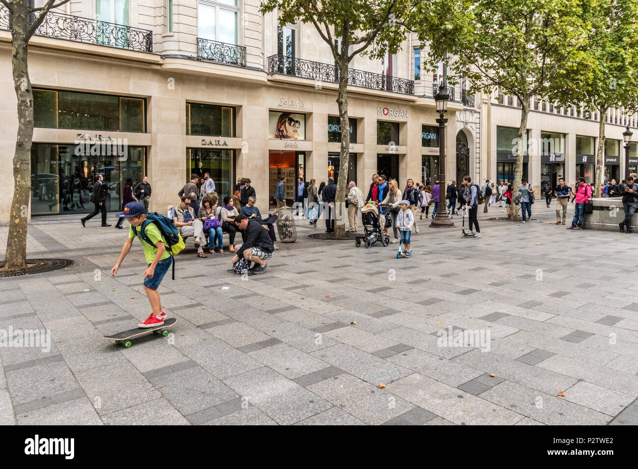 Street life Paris France Stock Photo - Alamy