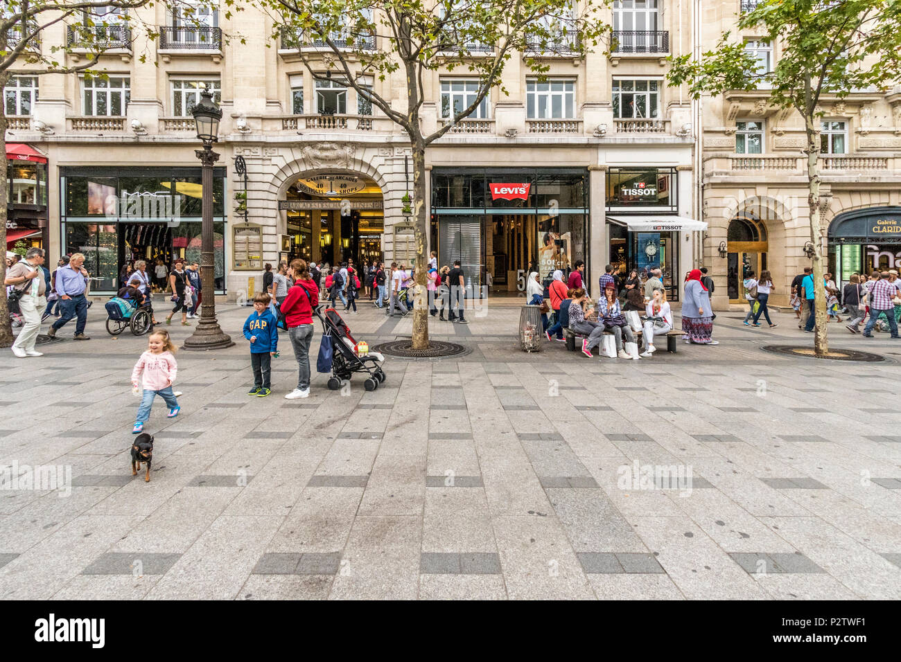 Street life Paris France Stock Photo - Alamy