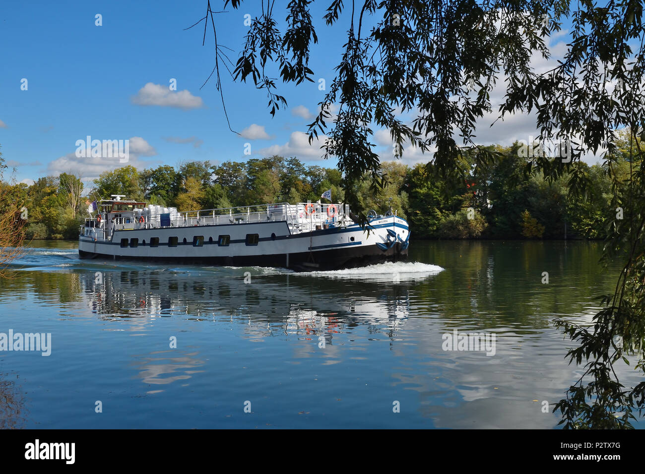 Barges colors hi-res stock photography and images - Alamy