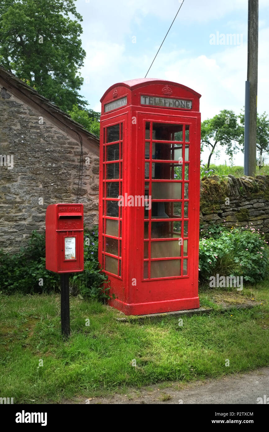 English phone box hi-res stock photography and images - Alamy