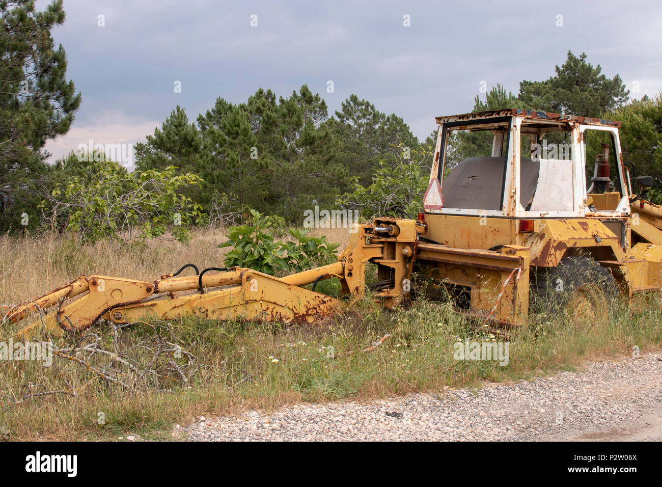 Abandoned dozer hi-res stock photography and images - Alamy