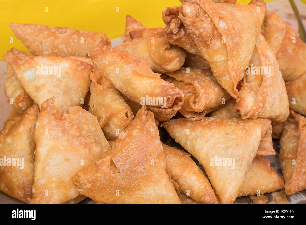 Samosas plate hi-res stock photography and images - Alamy