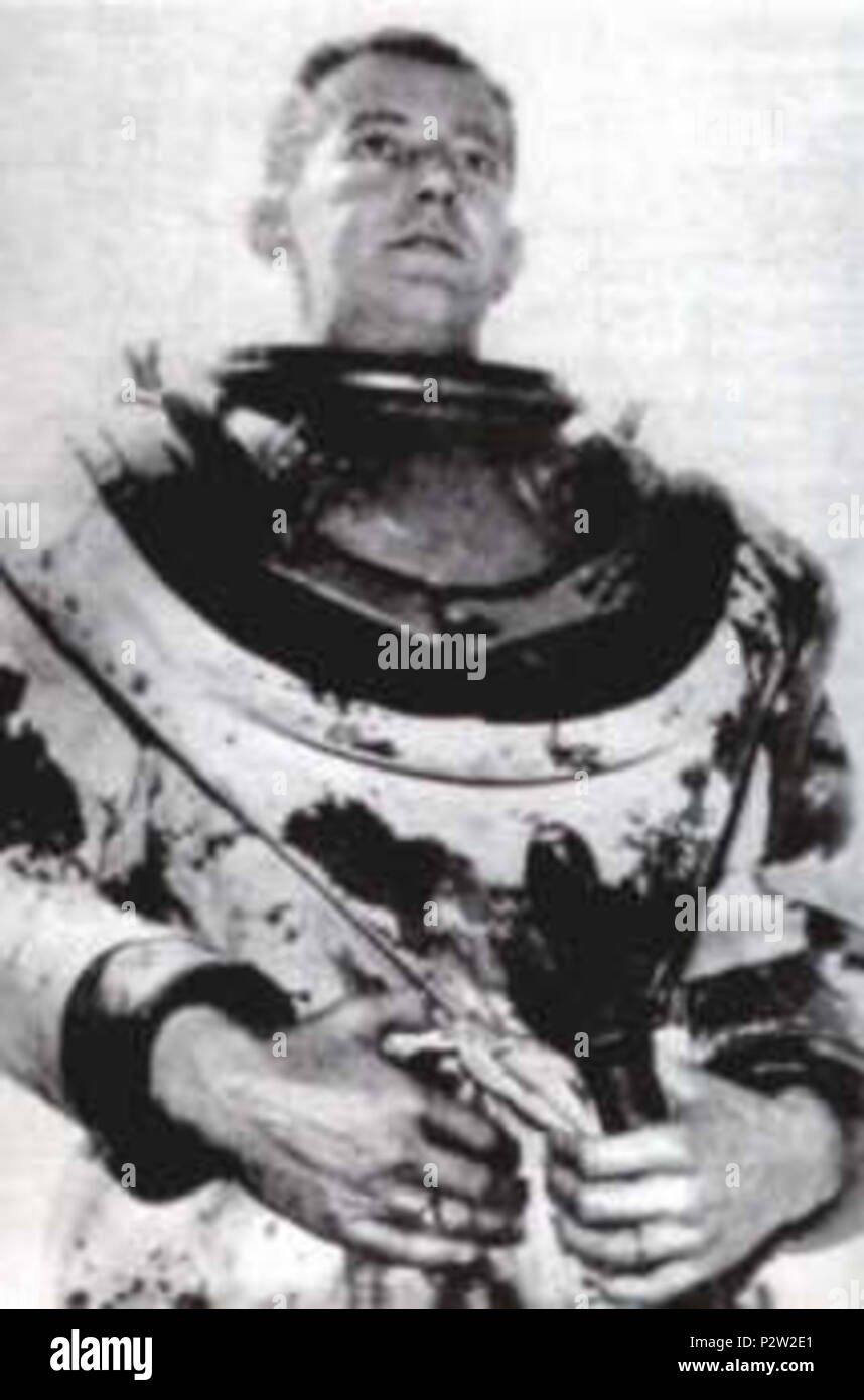 . Italiano: Luigi Durand de la Penne in tenuta da palombaro . Marina ...
