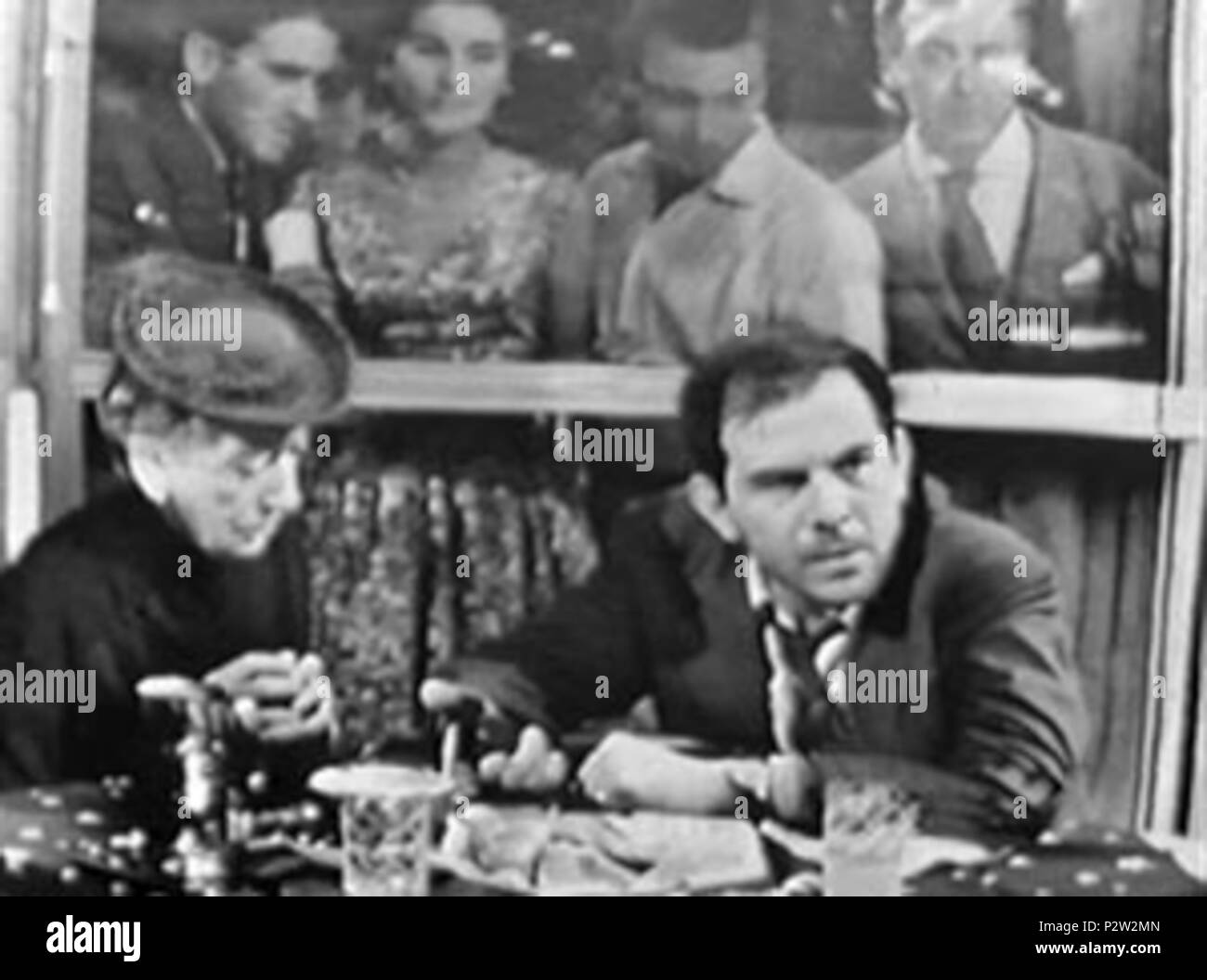 . Italiano: Screenshot : Elvira Betrone con Enrico Maria Salerno nell ...