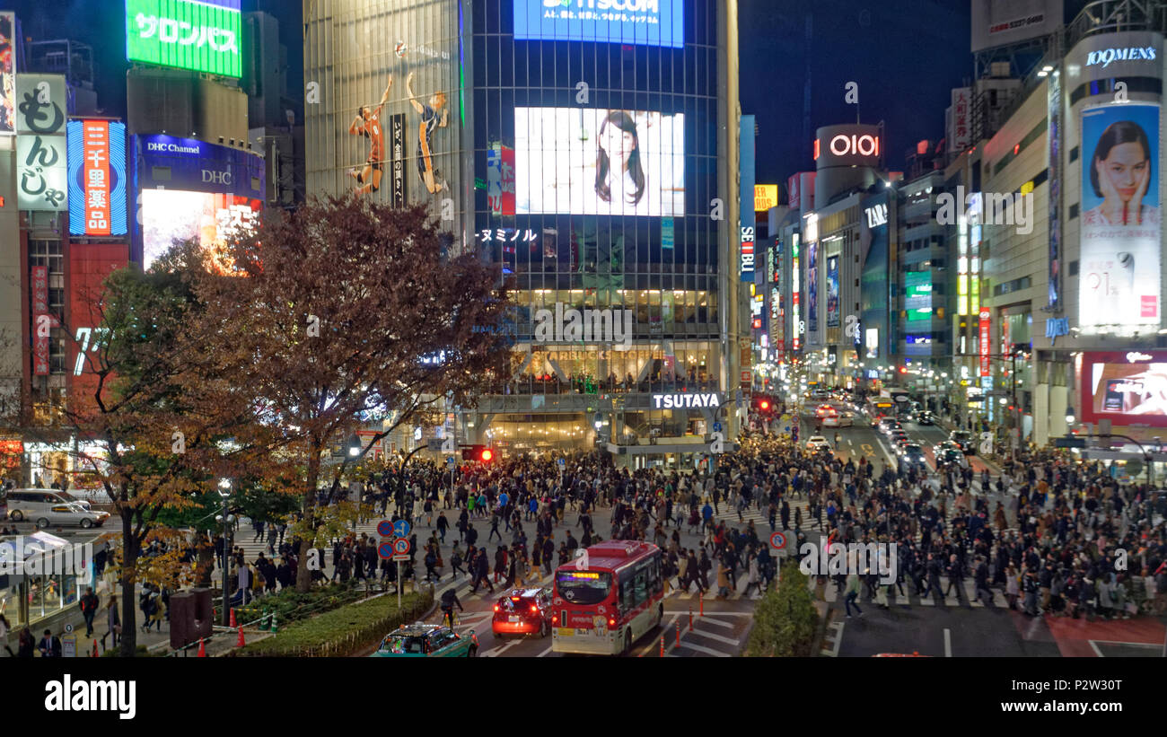 Shibuya Crossing Intersection 渋谷駅前スクランブル交差点 Tokyo, Japan Stock Photo ...