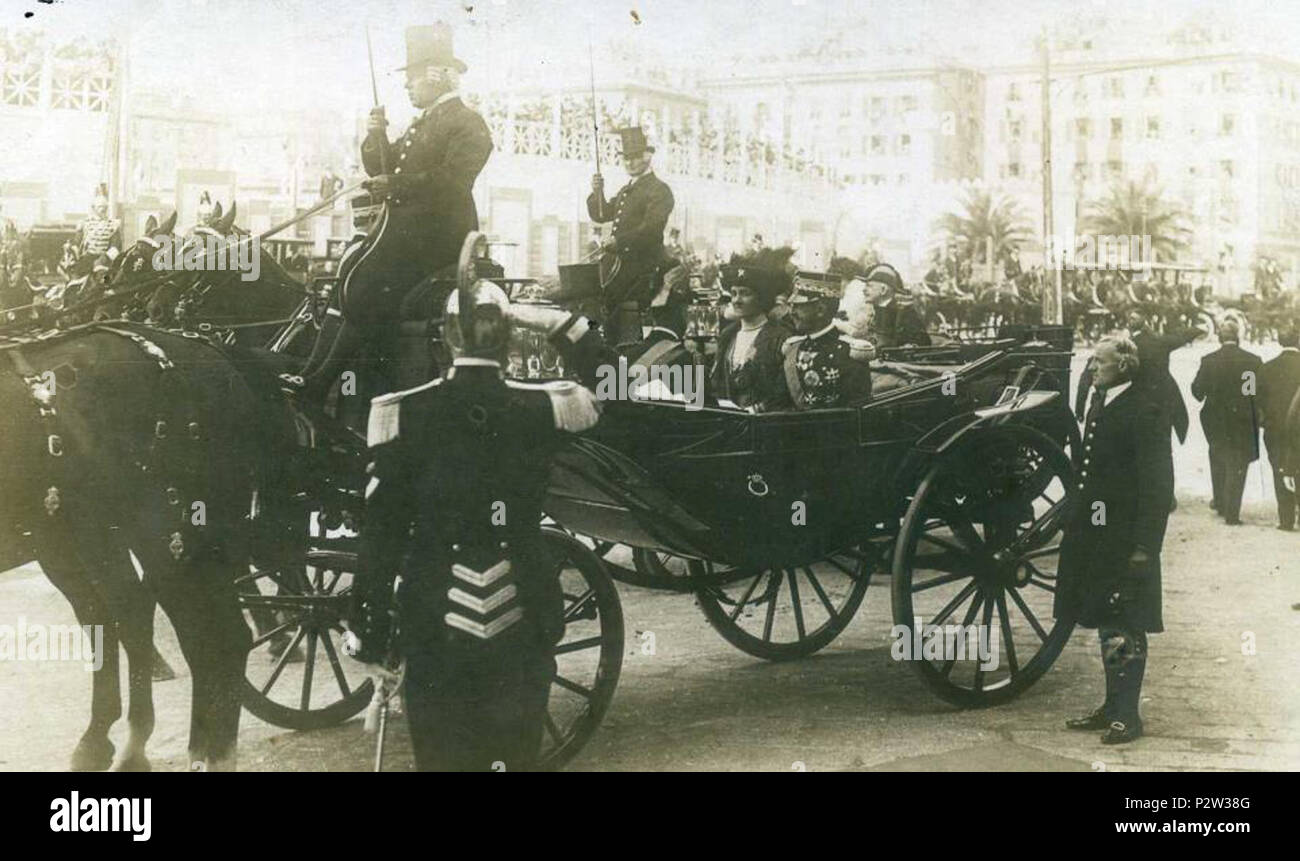 . Italiano: Arrivo di Vittorio Emanuele III con la Regina Elena e il ...