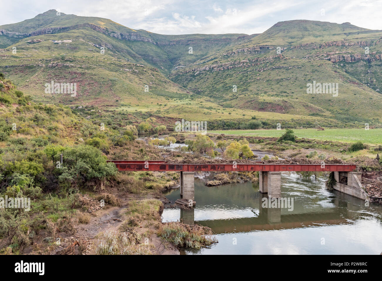 The railway bridge in the third railway reverse over the Karnmelk River ...