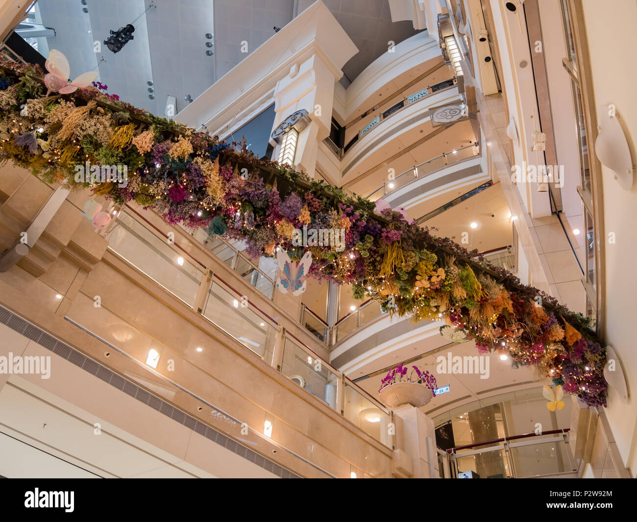 Taipei 101 interior hi-res stock photography and images - Alamy