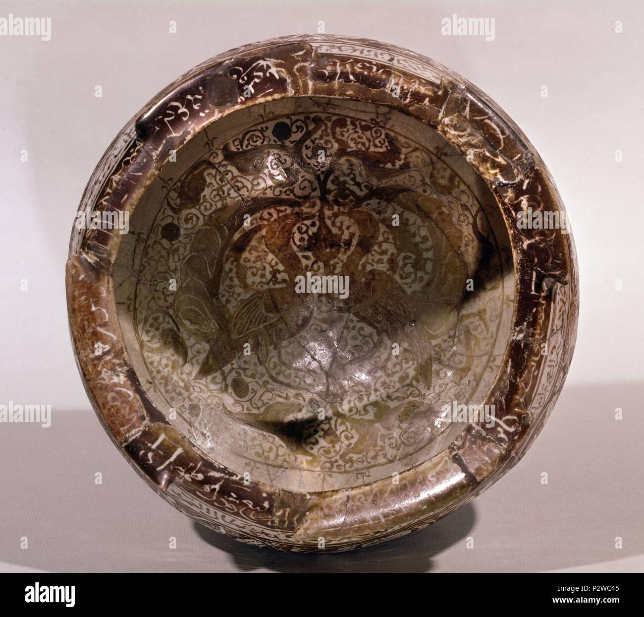 CERAMICA IRANI-CUENCO DE BARRO S XIII. Location: MUSEO ARQUEOLOGICO ...