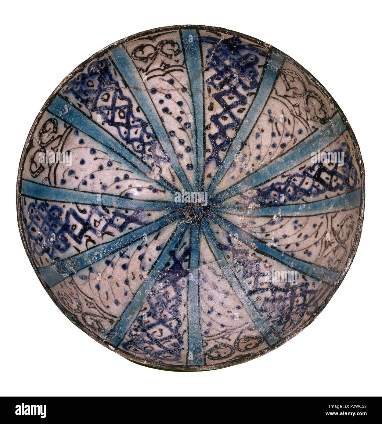 CERAMICA IRANI-SOLERO DE PIE EN BARRO BLANCO. Location: MUSEO ...