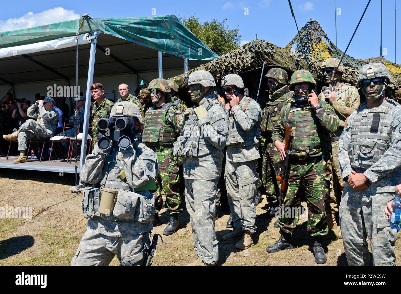 Soldiers and radio operators from the U.S. Army and the Romanian Land ...