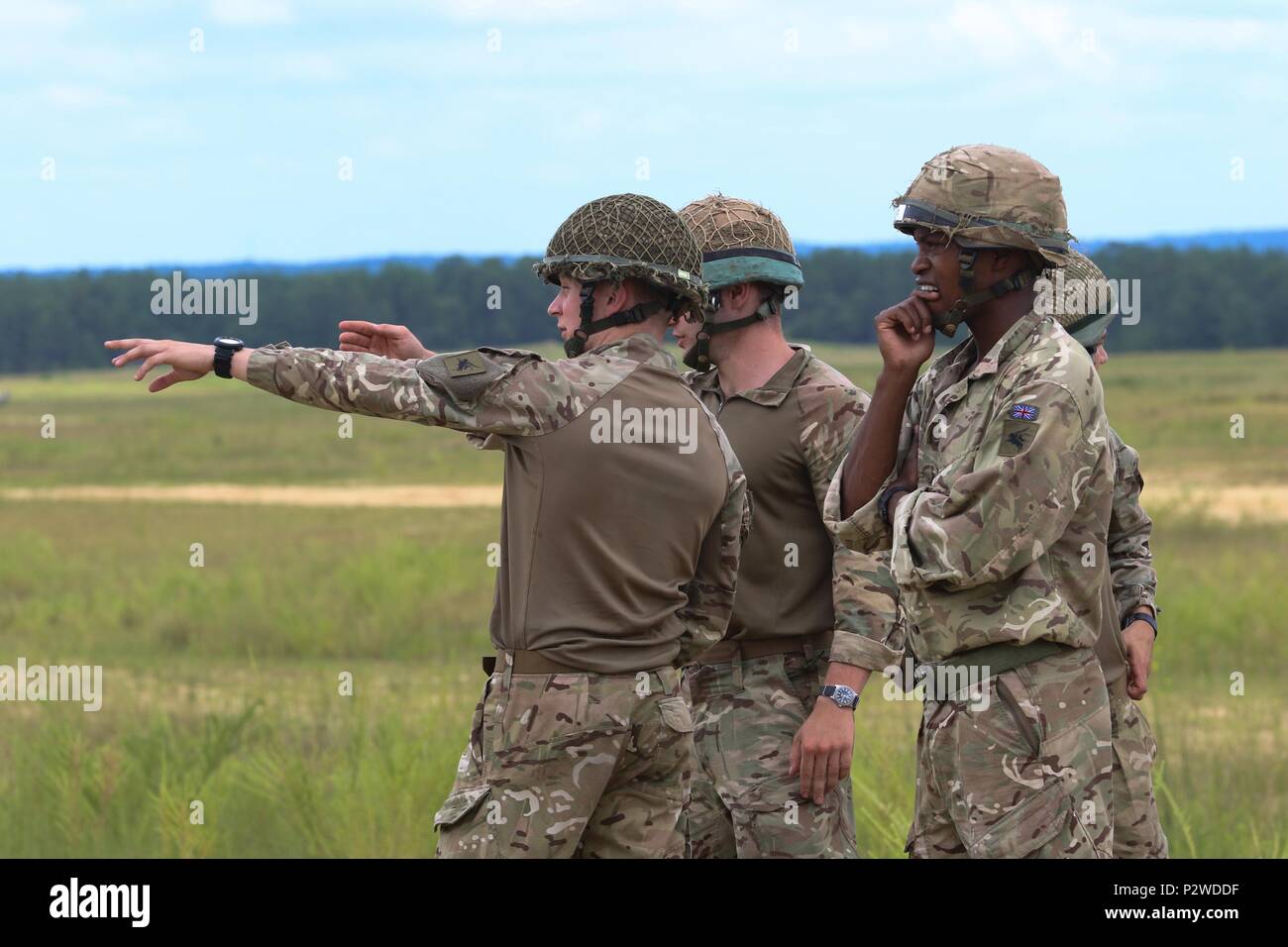 British Paratroopers assigned to 3rd Battalion, the Parachute regiment ...
