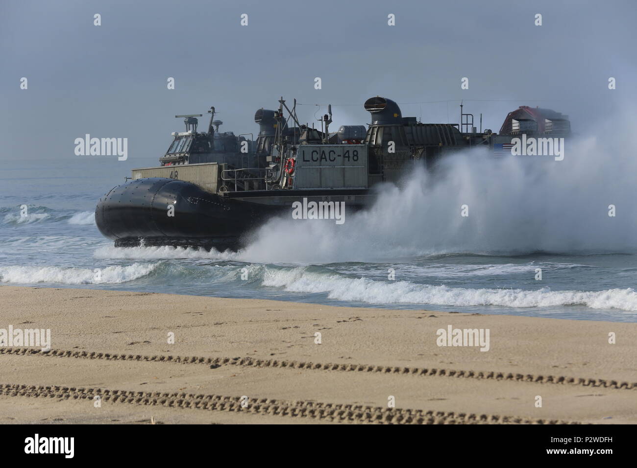 A Landing Craft Air Cushion with Assault Craft Unit 5 approaches the ...