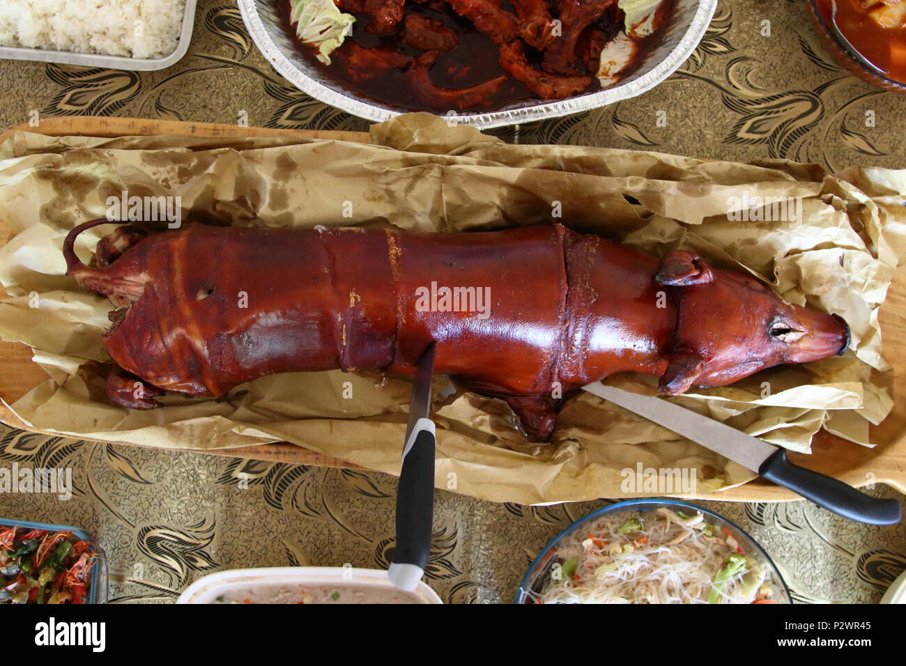 Roasted whole pig hi-res stock photography and images - Alamy