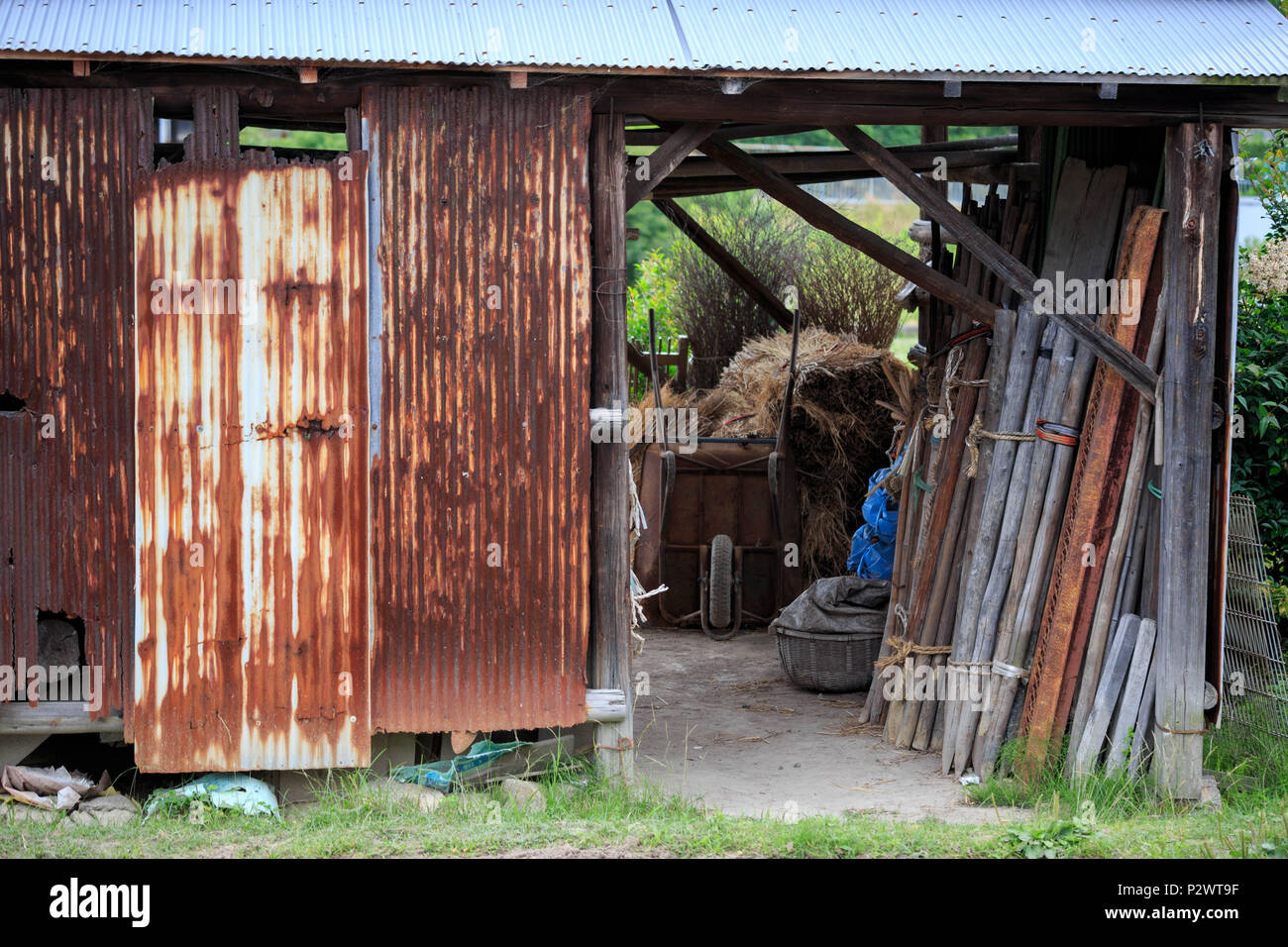 Rusty corrugated iron shed in hi-res stock photography and images - Alamy