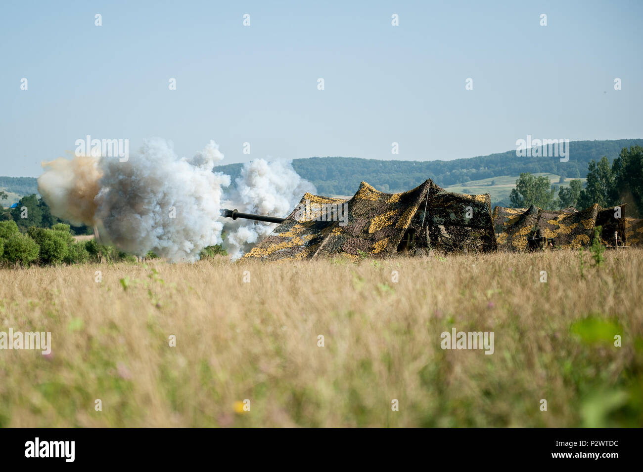 Artillerymen with the Romanian Land Forces Mixed Artillery Regiment 69 ...