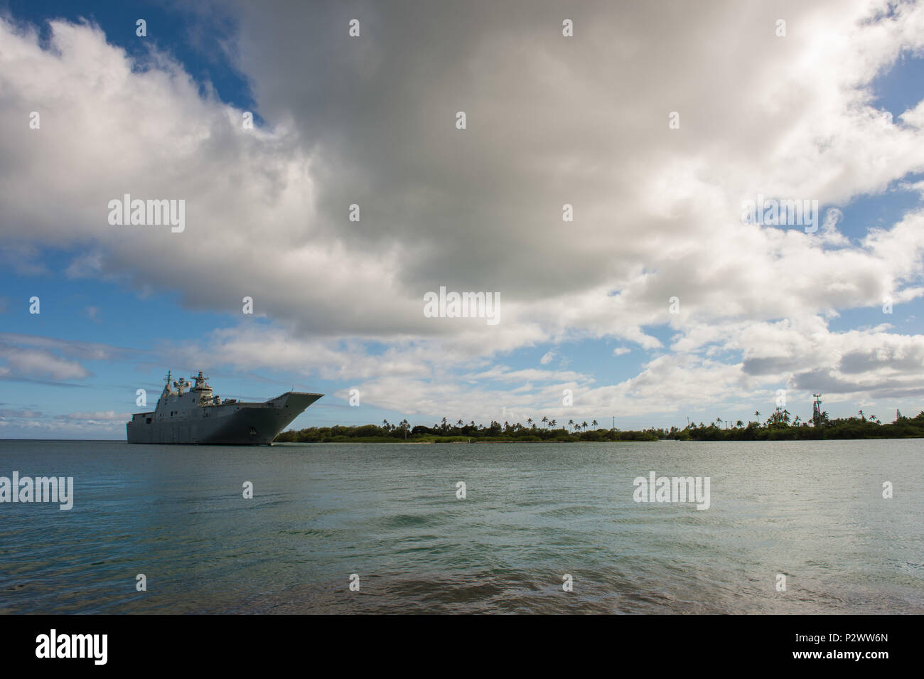 Amphibious ship hmas canberra l02 hi-res stock photography and images ...