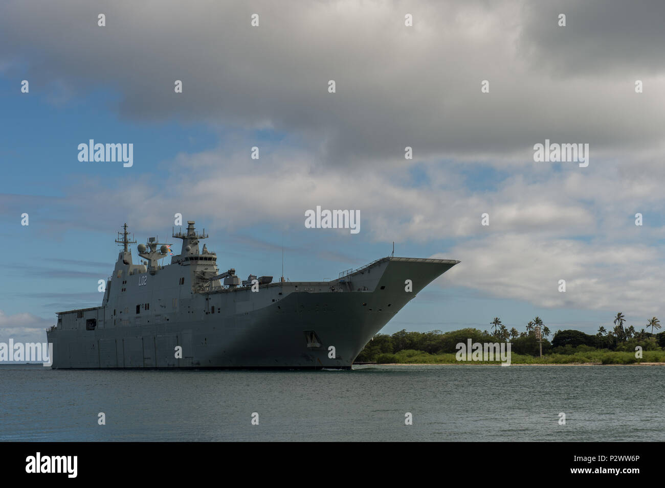 Amphibious ship hmas canberra l02 hi-res stock photography and images ...