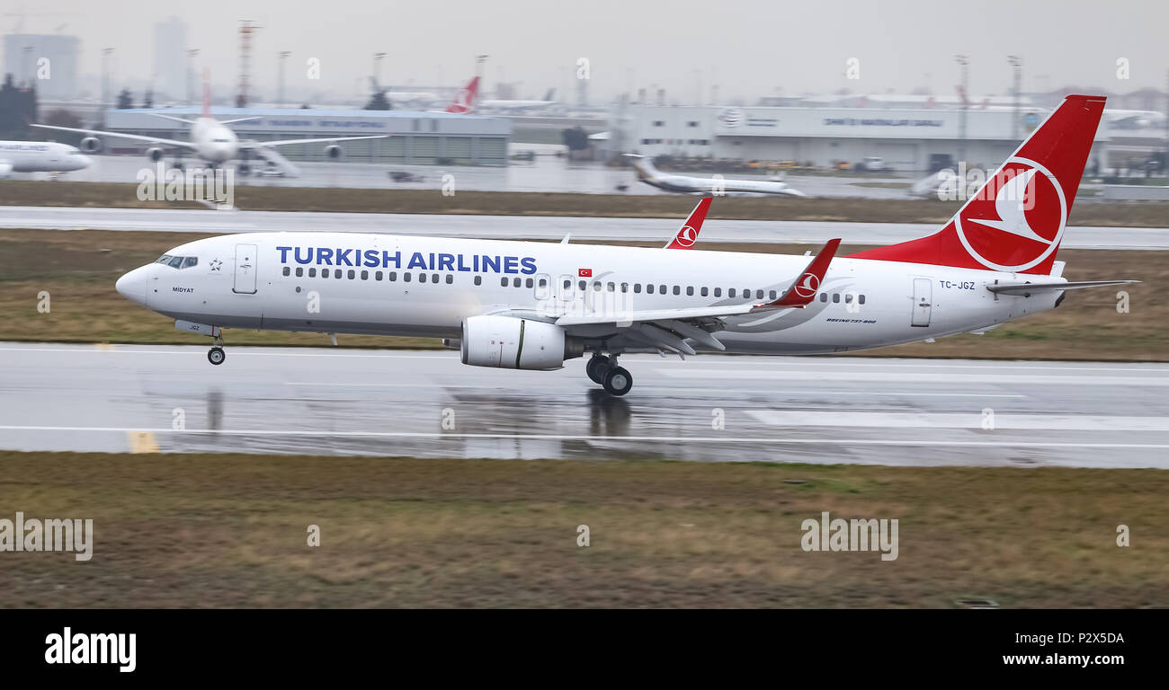 ISTANBUL, TURKEY - MARCH 04, 2018: Turkish Airlines Boeing 737-8F2 (CN ...