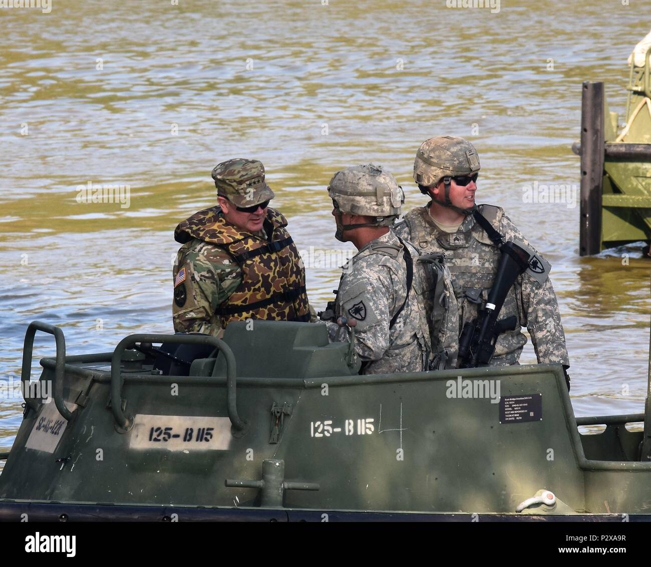 Lieutenant General Kadavy (left), Director of Army National Guard ...