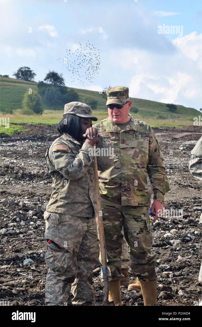 Maj. Gen. Brown, Jr. (right), Deputy Commanding General Reserve ...
