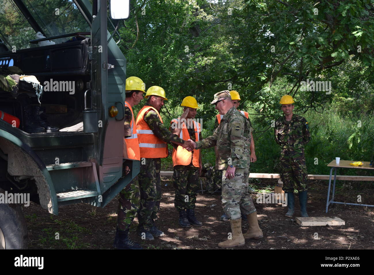 Maj. Gen. Brown, Jr. (center), Deputy Commanding General Reserve ...