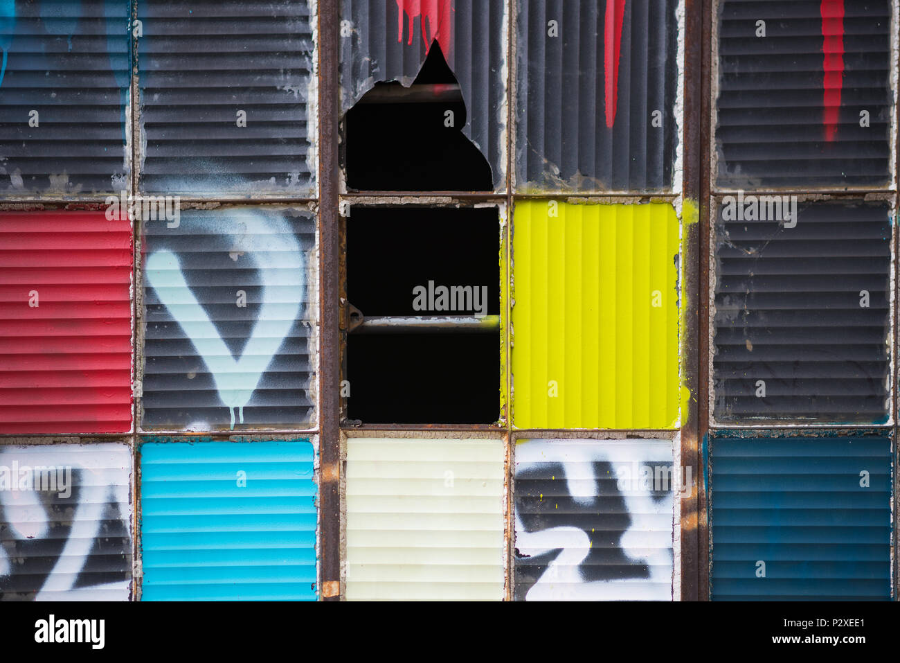 Blue window panes hi-res stock photography and images - Alamy
