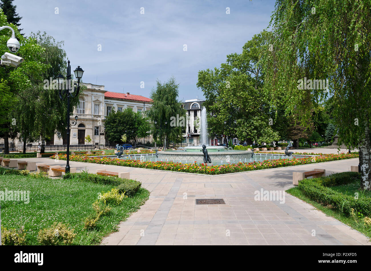 Covered city fountain hi-res stock photography and images - Alamy