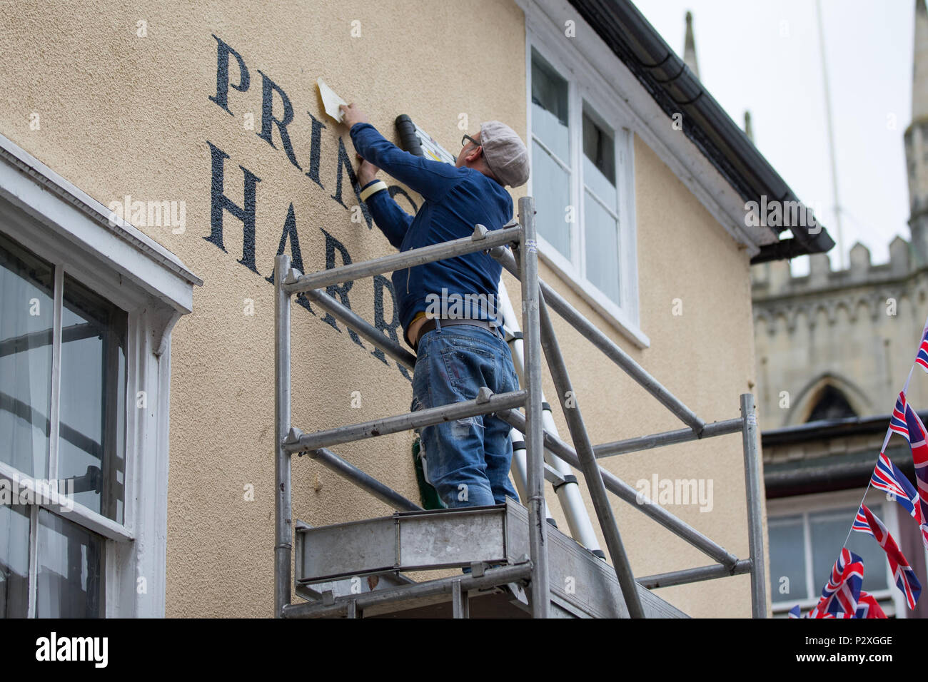 Signwriter scott manser hi-res stock photography and images - Alamy