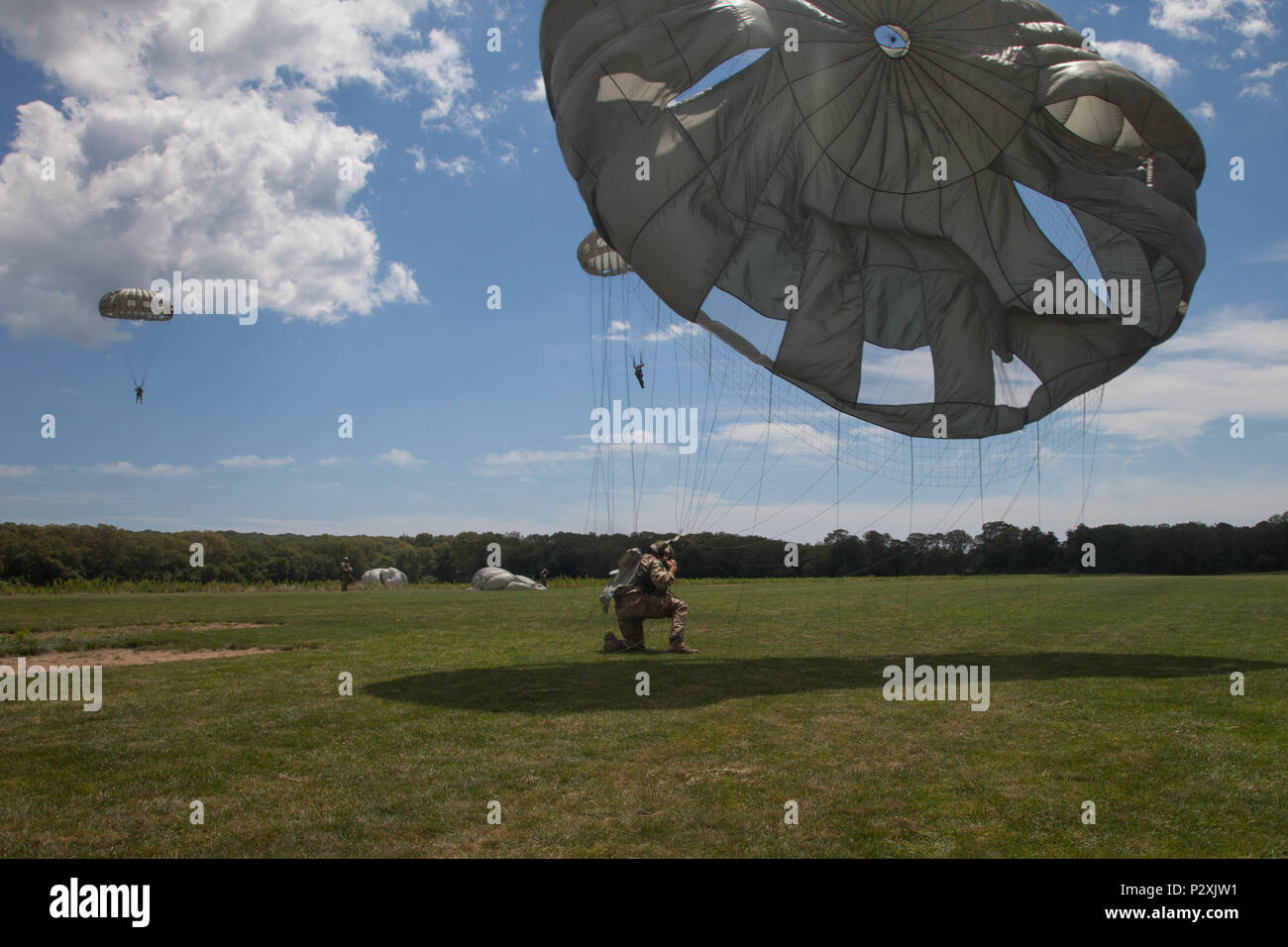 British Army Paratrooper Staff Sgt. Ross Eaton, 7 Parachute Regiment ...