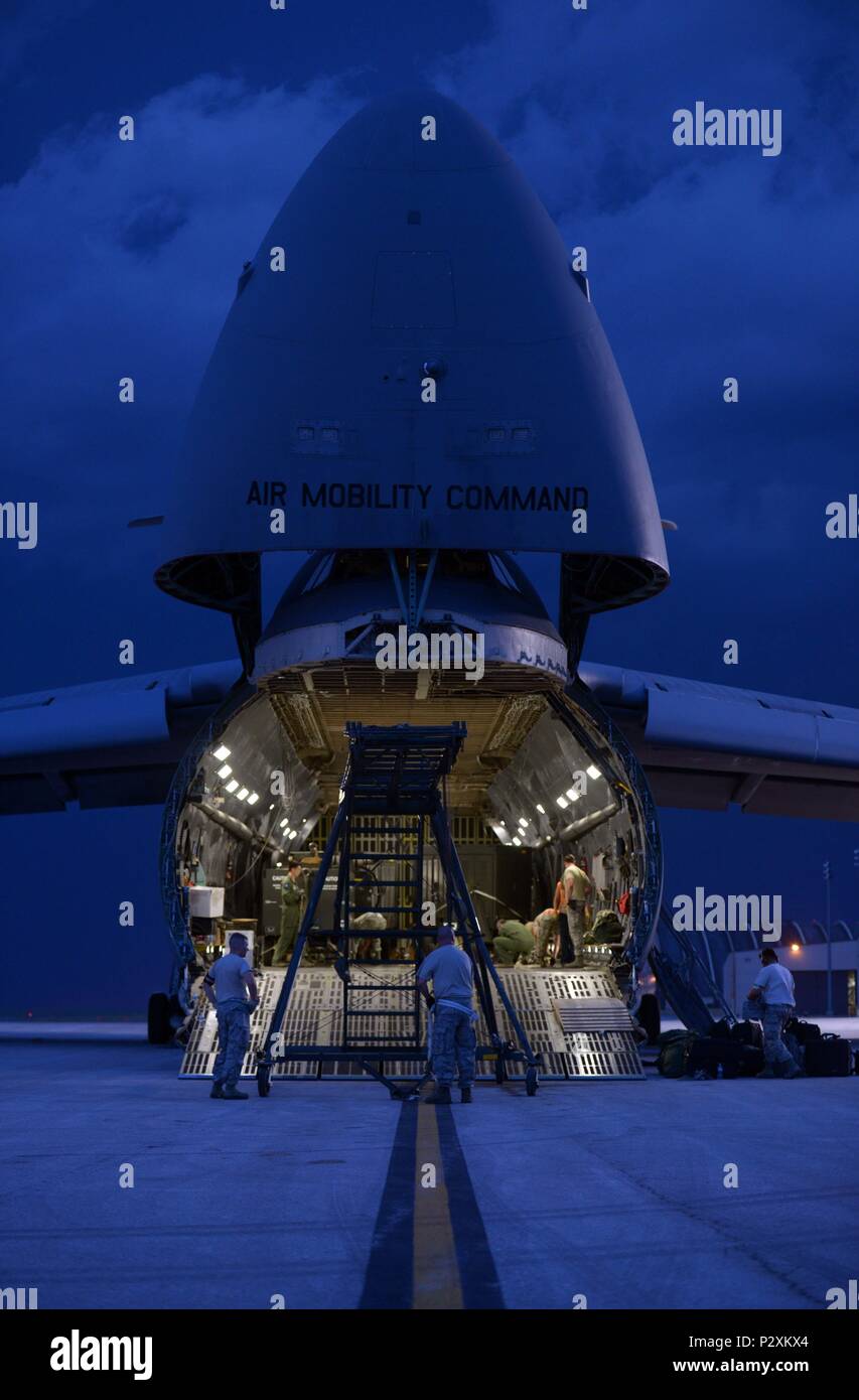 Wing tanks hi-res stock photography and images - Alamy