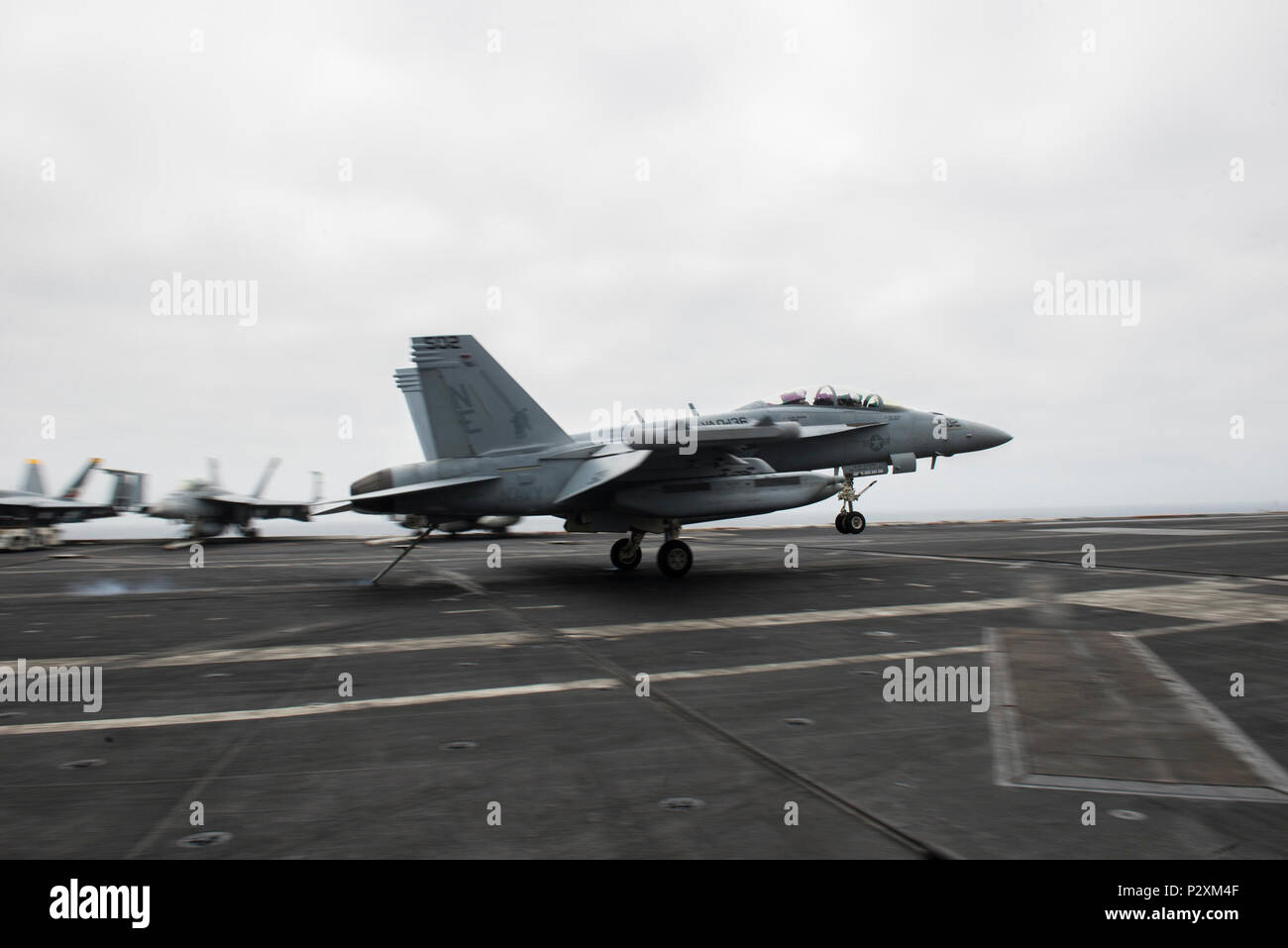 F a 18f super hornet f414 jet engine hi-res stock photography and ...