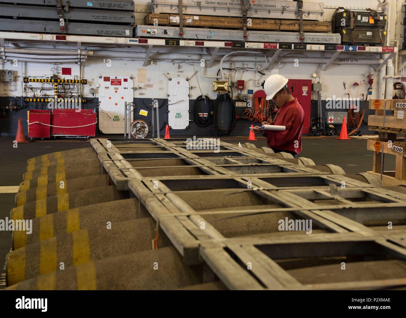 160808-N-NB544-029 SASEBO, Japan (Aug. 8, 2016) Aviation Ordananceman ...