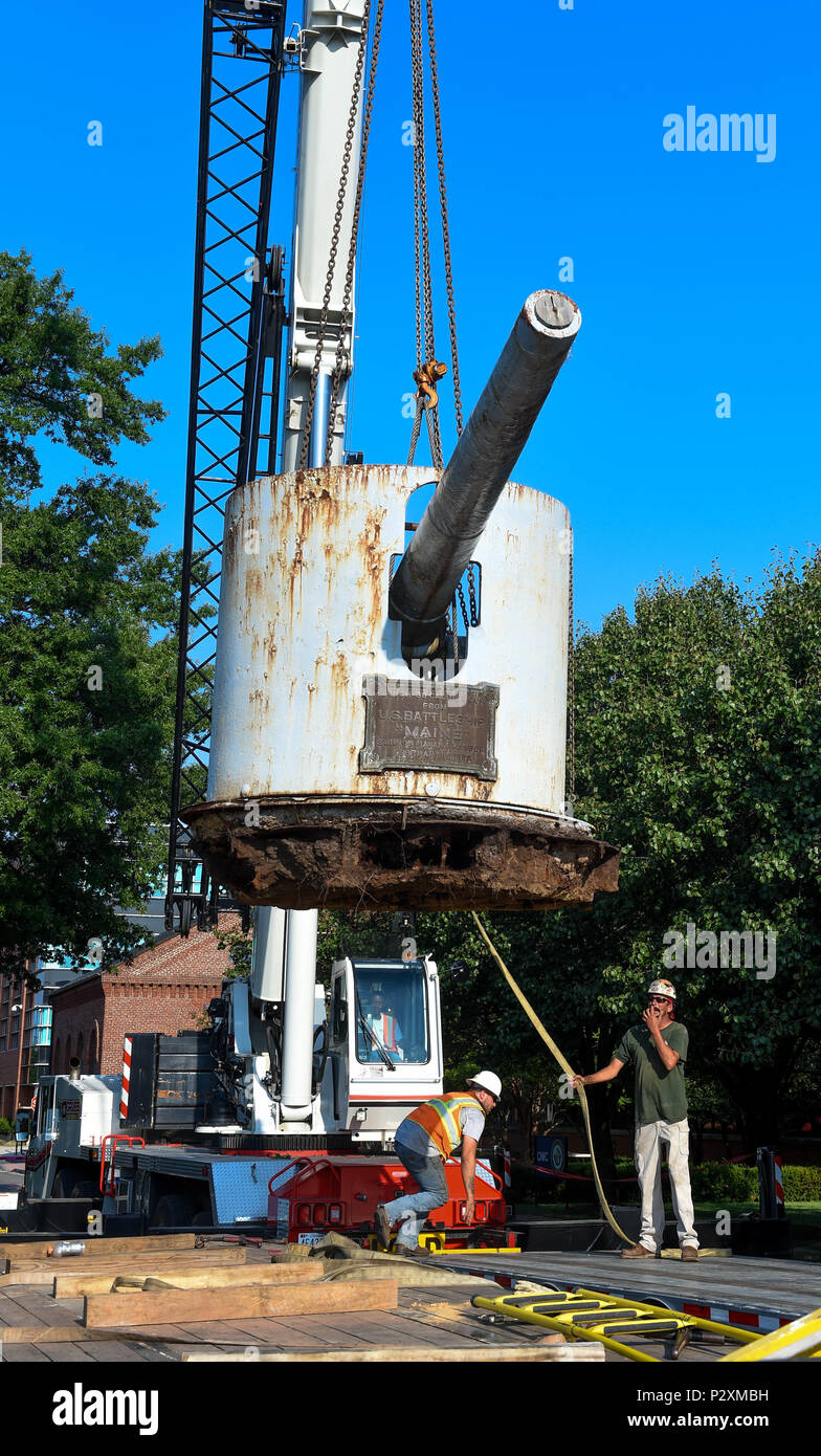 Catalyst bed hi-res stock photography and images - Alamy
