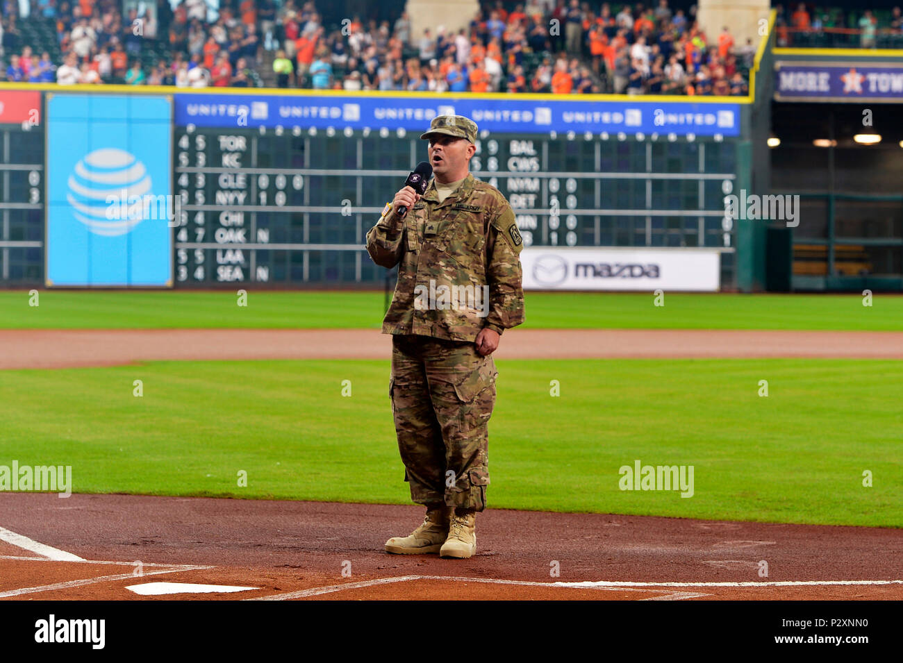 136th expeditionary signal battalion hi-res stock photography and ...