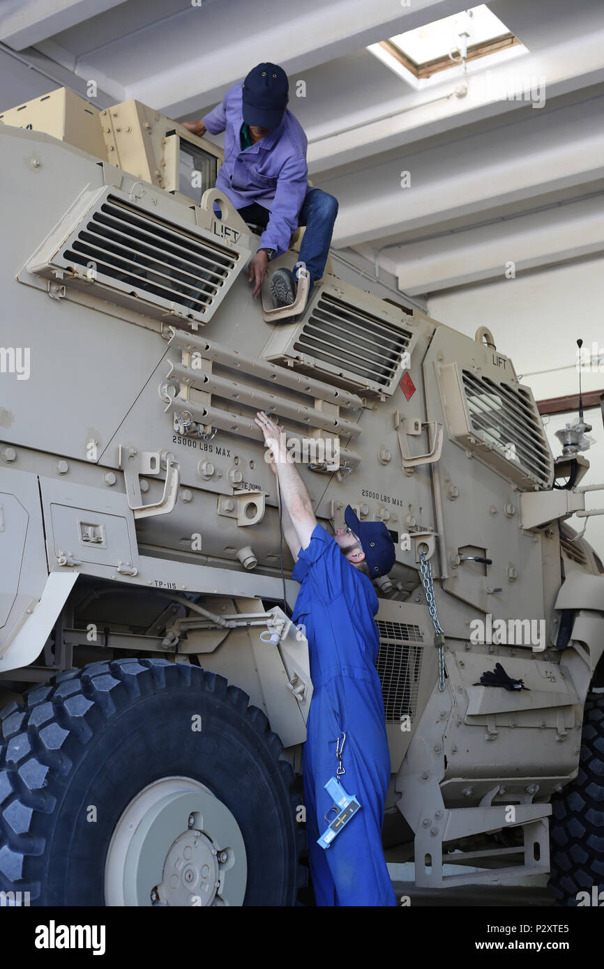 Global combat support system marine corps hi-res stock photography and ...