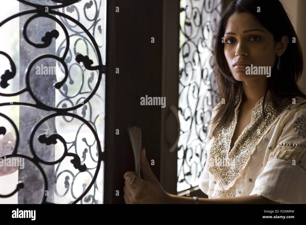 Danny boyle and freida pinto hi-res stock photography and images - Alamy