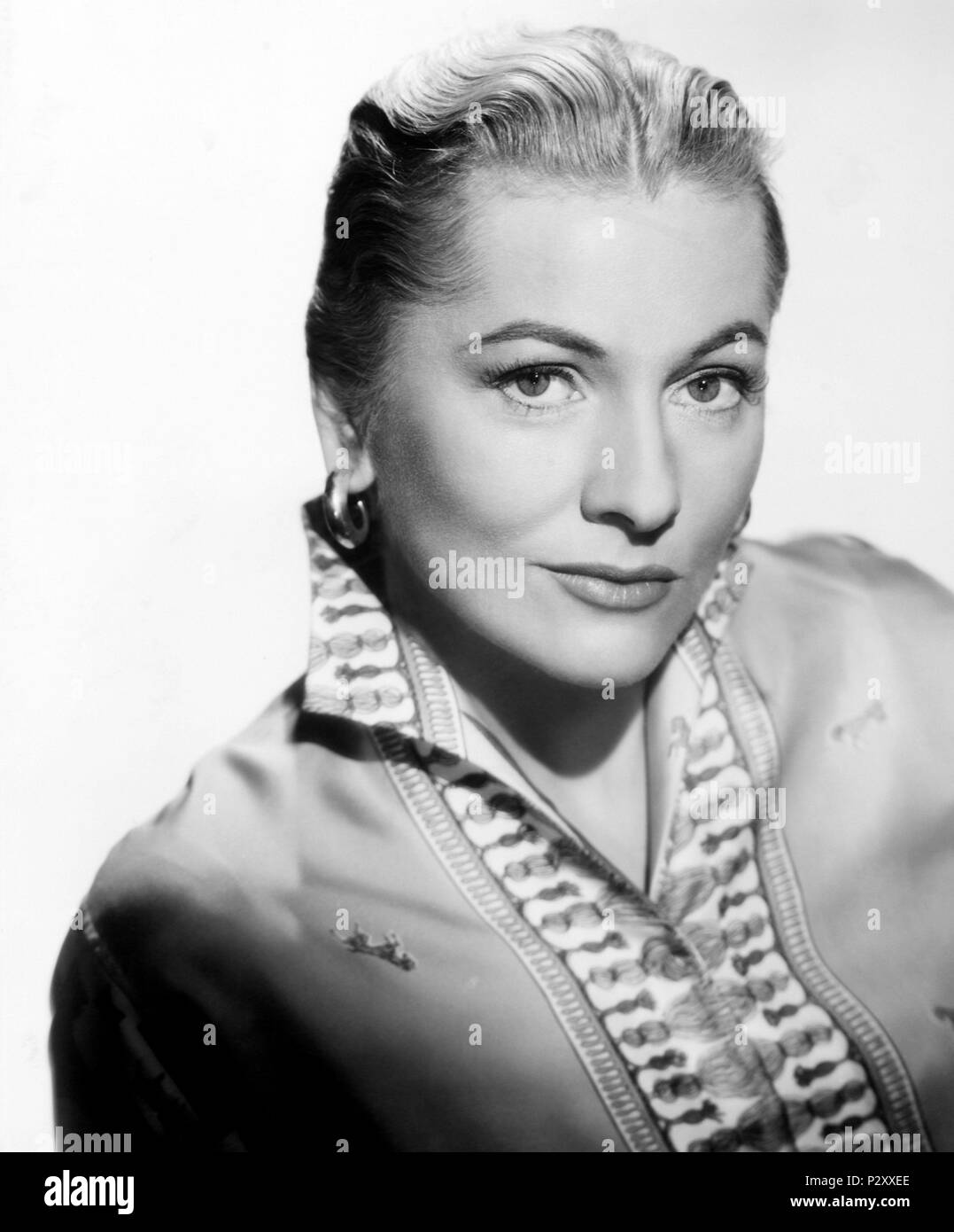 Joan Fontaine En Bikini Joan Collins | Mondomovies