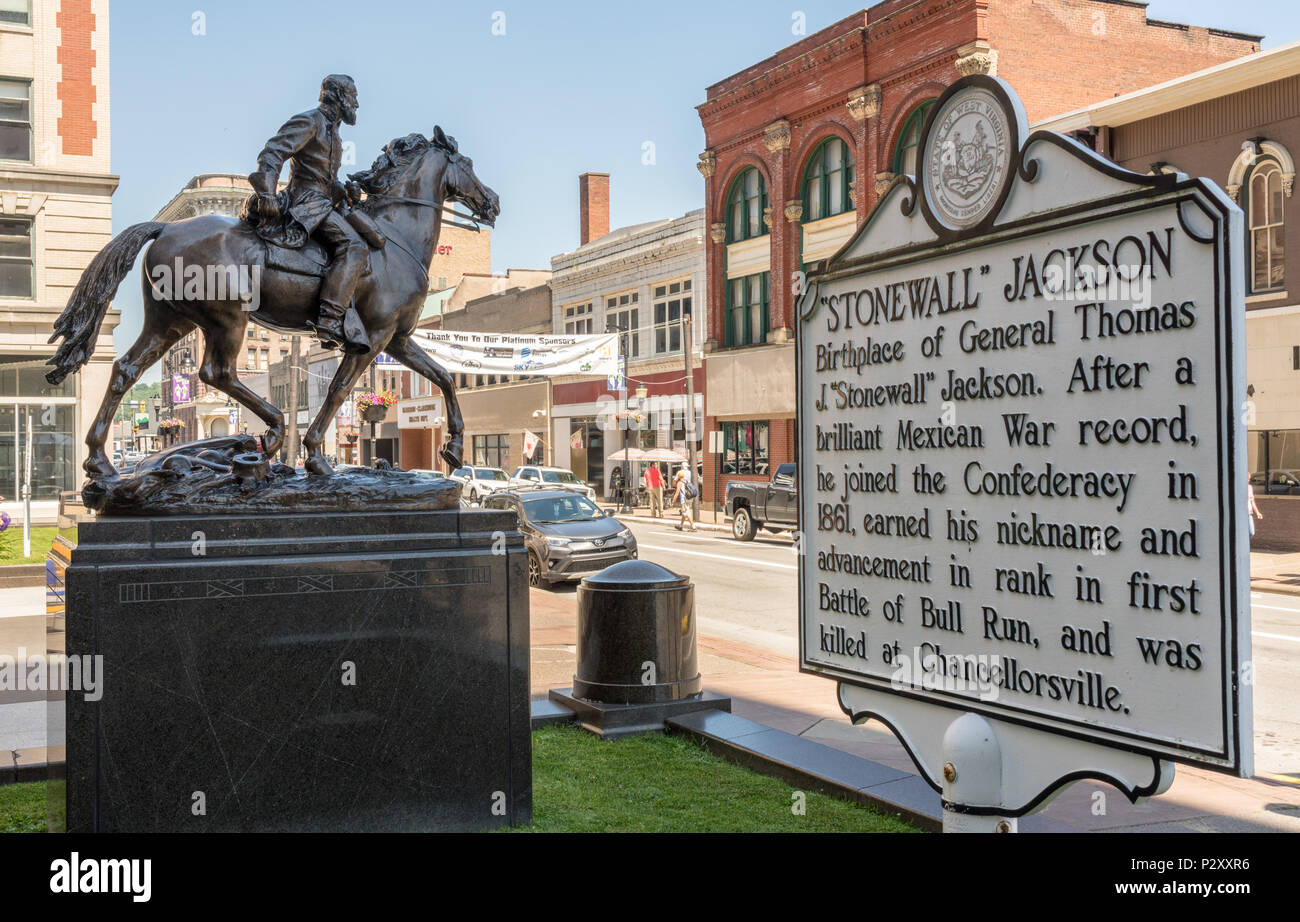 Stonewall jackson statue hi-res stock photography and images - Alamy