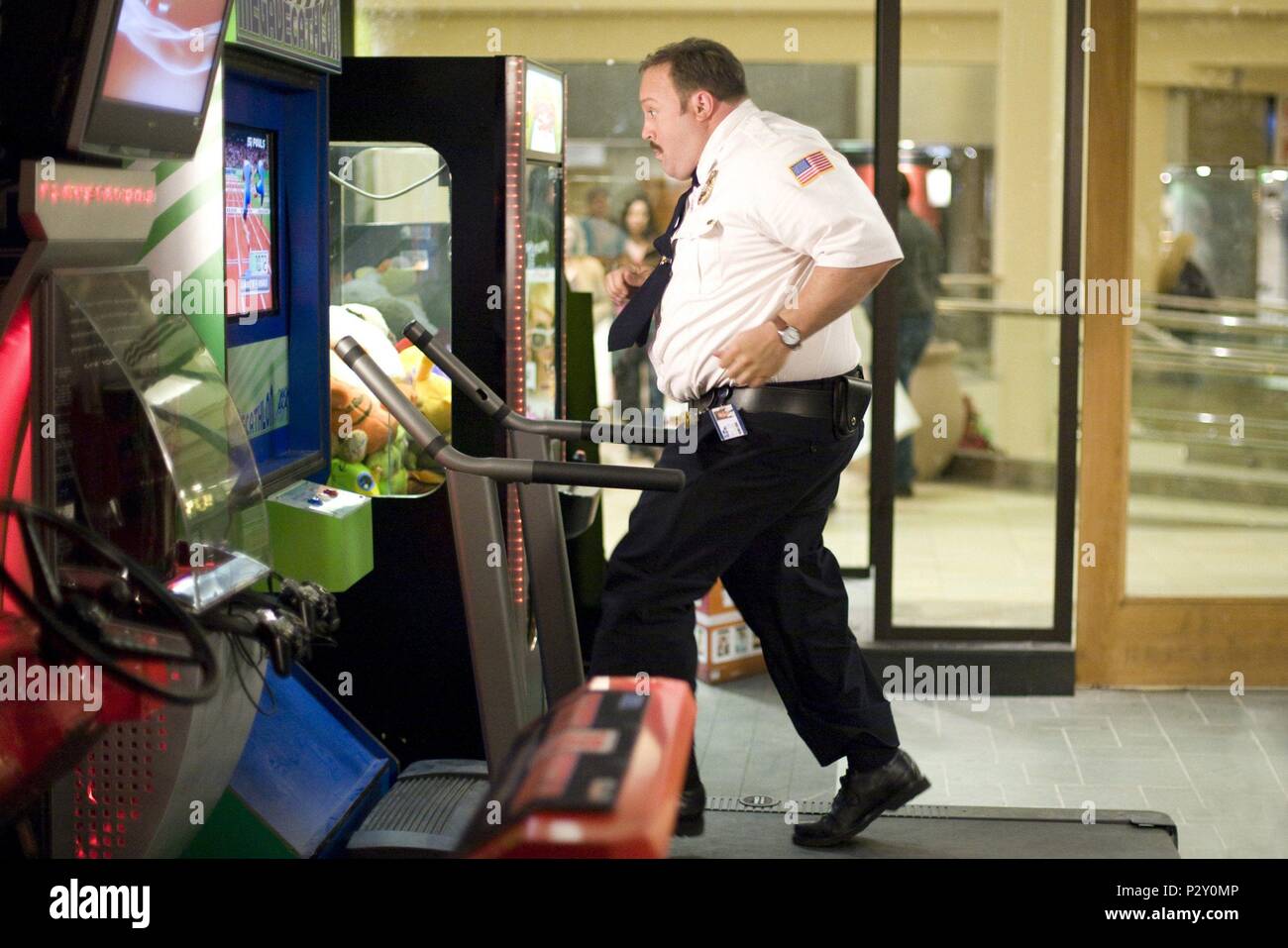 Kevin james film title paul blart hi-res stock photography and images ...
