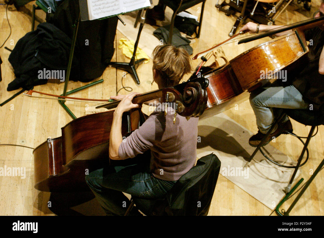 Lady with a double bass hi-res stock photography and images - Alamy
