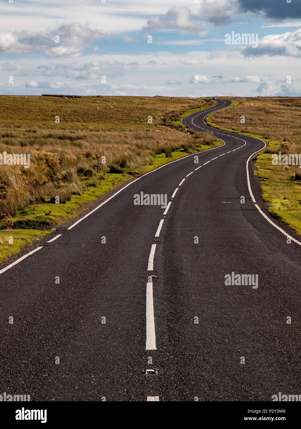 Windy road up a hill hi-res stock photography and images - Alamy