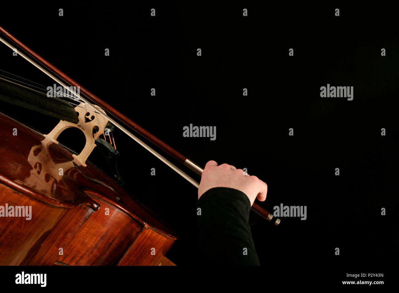 Black and white cellist hi-res stock photography and images - Alamy