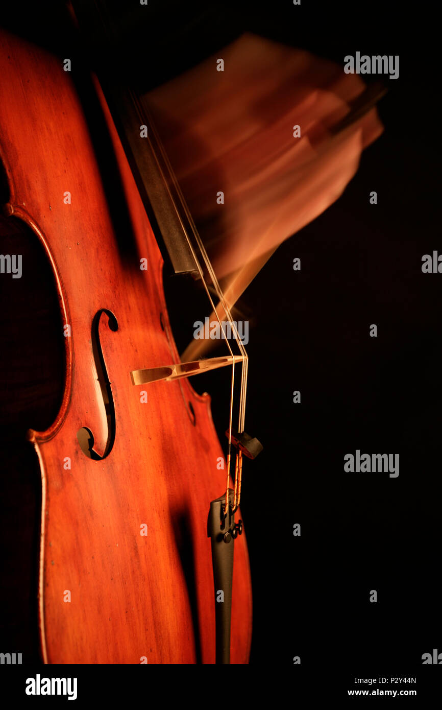 Black and white cellist hi-res stock photography and images - Alamy