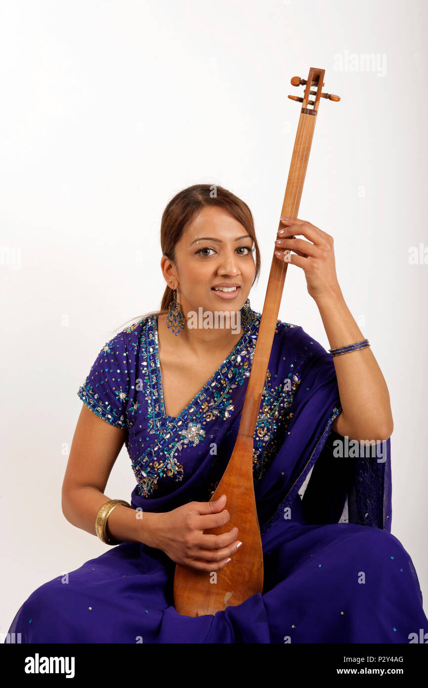 Indian string instrument - drone Stock Photo - Alamy