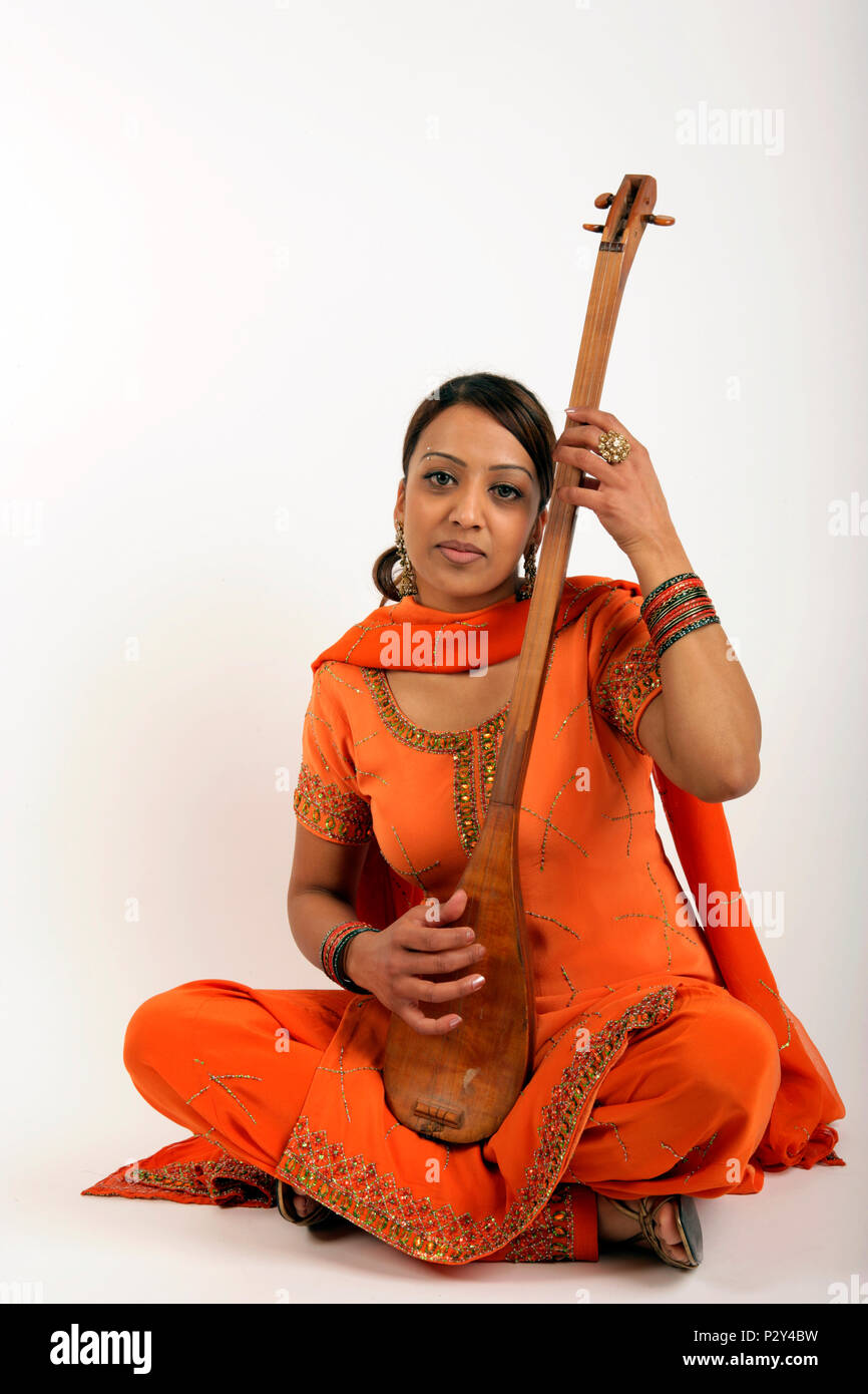 Indian Wooden string instrument, drone Stock Photo - Alamy