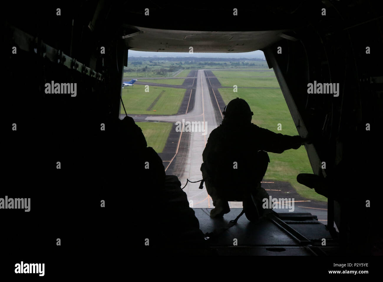 BASA AIR BASE, Philippines ─ A U.S. Marine Corps crew chief assigned to ...
