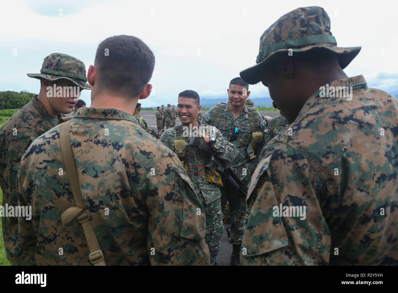 BASA AIR BASE, Philippines ─ U.S. Marines assigned to Lima Company, 3rd ...